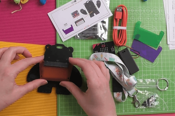 Building the scroll:bit Bear Badge Kit