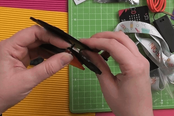 Building the scroll:bit Bear Badge Kit